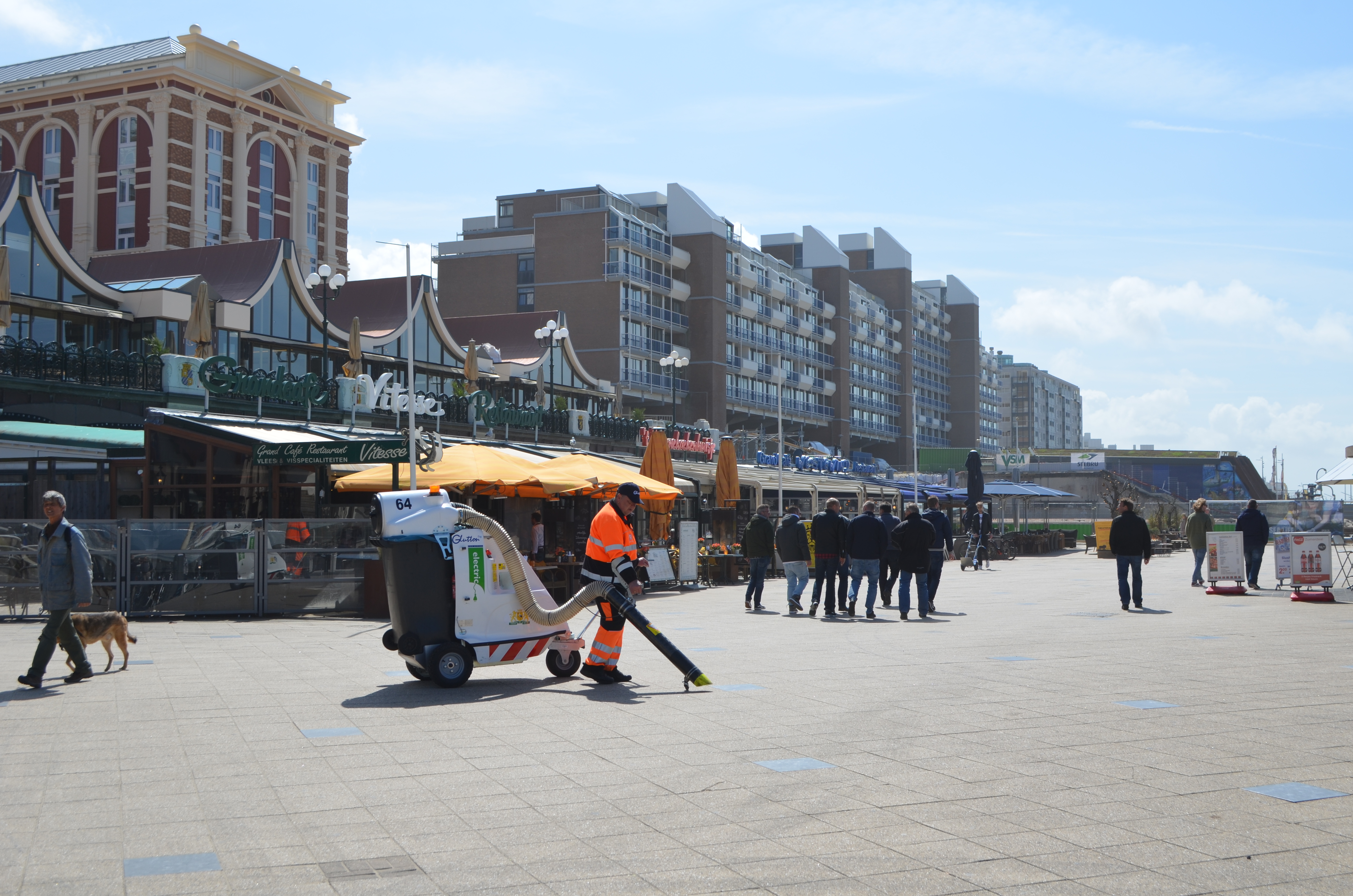 The Hague talks about using the Glutton® vacuum cleaner.